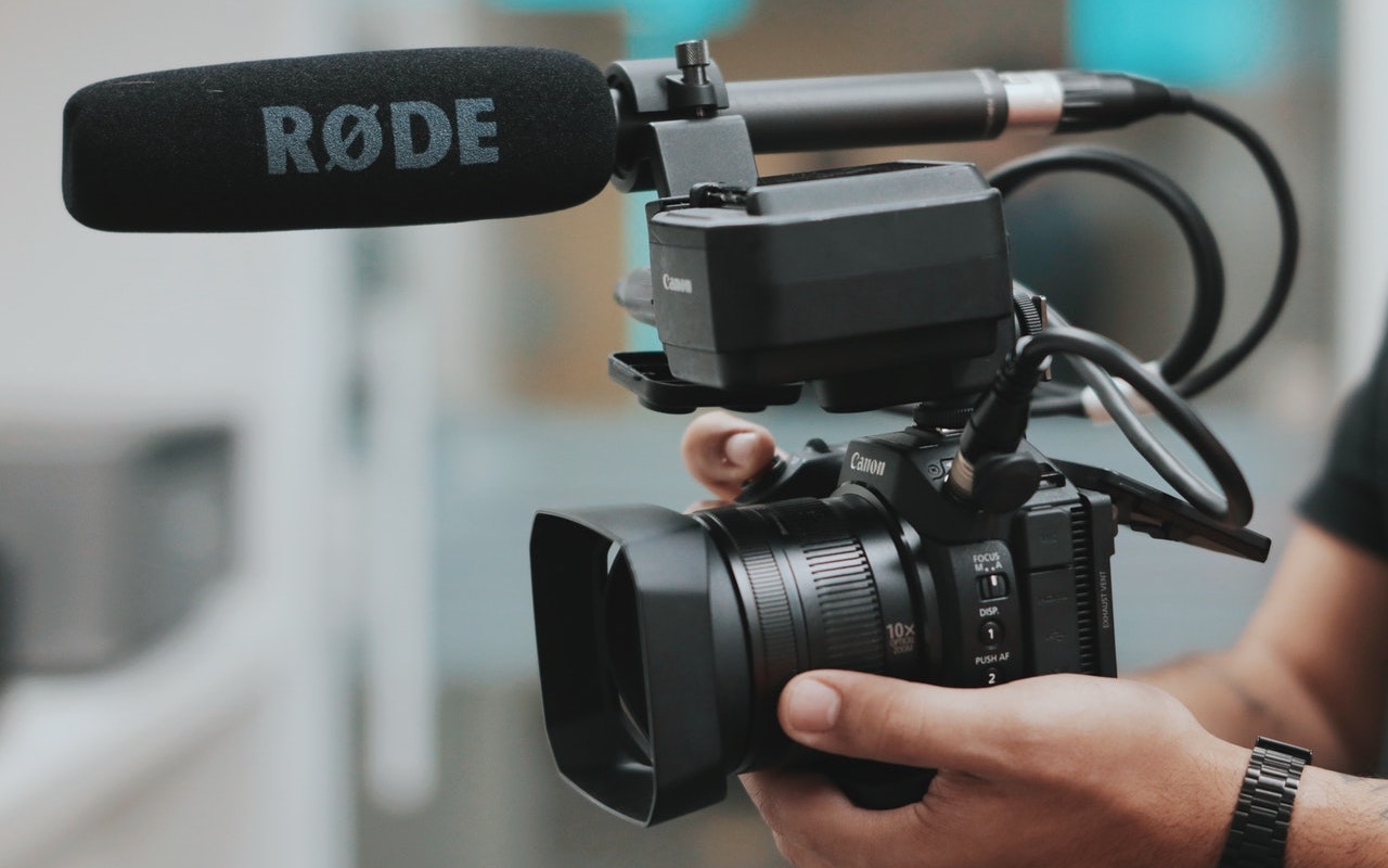 What Are Those Orange and Green Dots in Your iPhone’s Status Bar ...